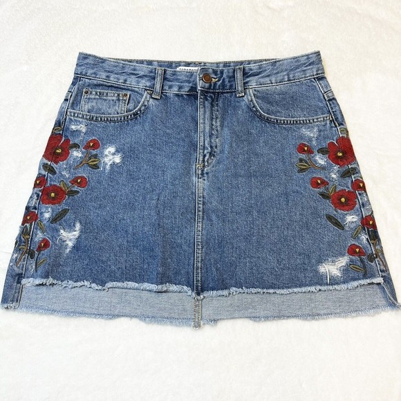 Zara | Skirts | Zara Basic Denim Skirt Red Floral Embroidery Raw Hem ...